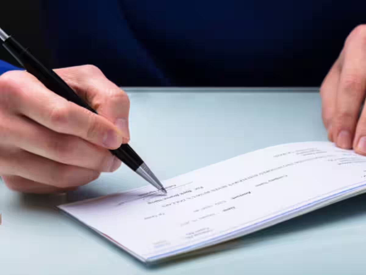 why and when how to cheque sign avoid mistake loss know rbi rules ...