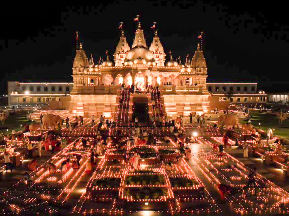 Ayodhya glows in divine splendour over 26 lakh lamps light up Deepotsav ...