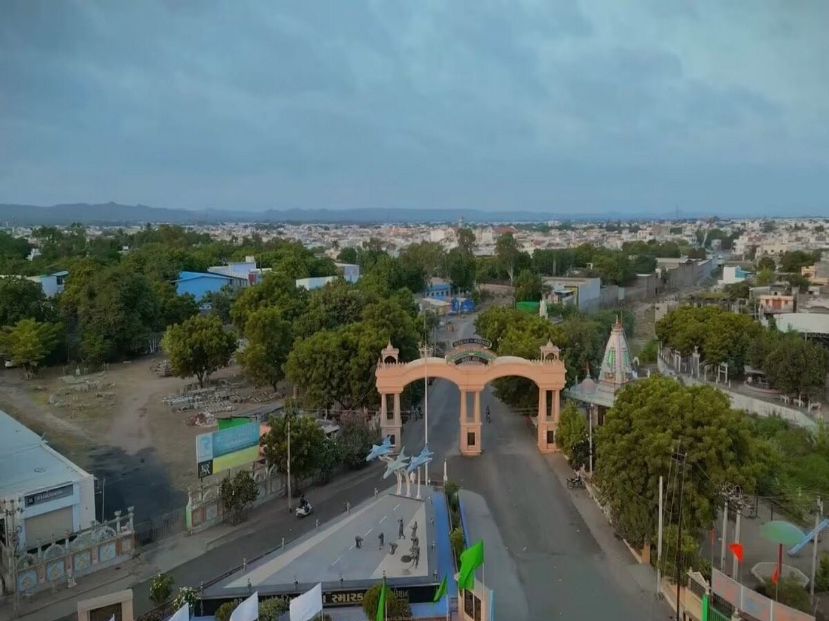 diwali 2025 laxmi pujan 7000000000 FD of Rs India's richest village ...