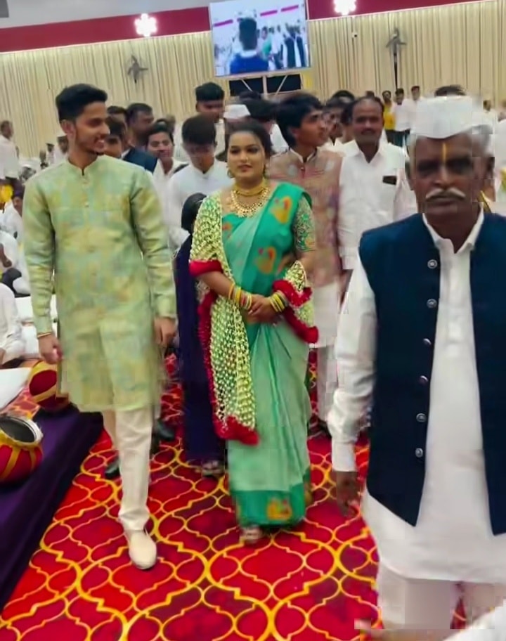 famous kirtrankar nivrutti maharaj indurikar daughter dnyaneshwari ...