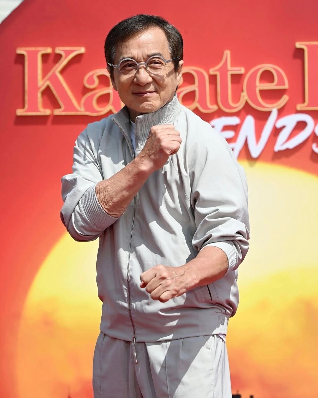 Fact Check of 71 year old actor Jackie Chan Death News | प्रसिद्ध ...