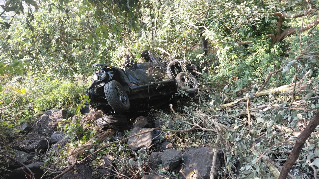 Shocking Photos tamhini ghat mahindra thar accident 6 Friends died car ...