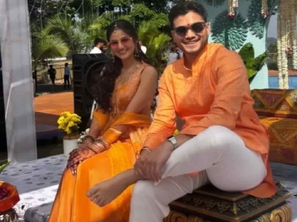 aadesh bandekar son soham bandekar pooja birari haldi ceremony see photo | हळद लागली... पूजा ...