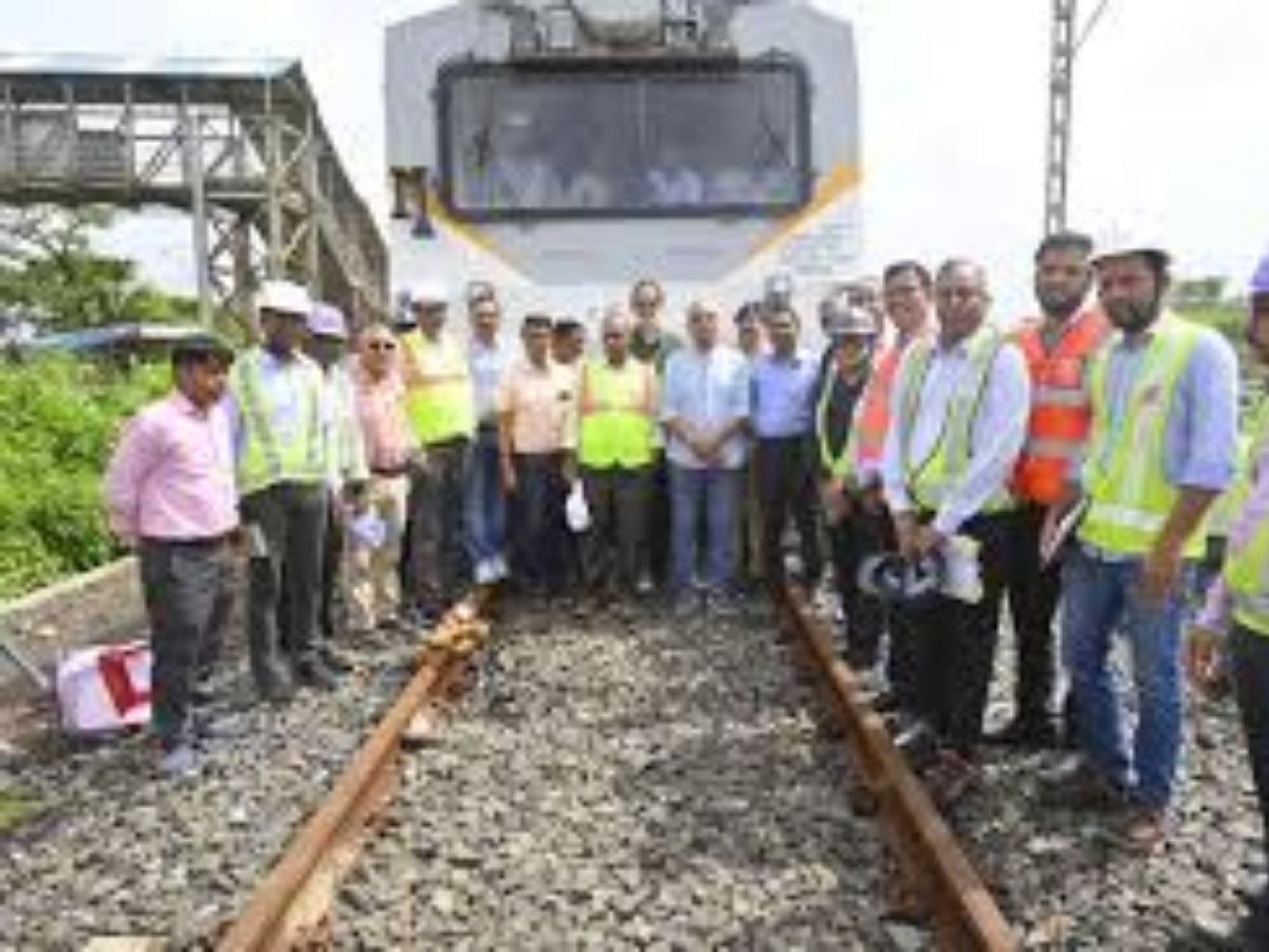 DFCCIL completes trial run of electric locomotives on Vaitarna–New ...
