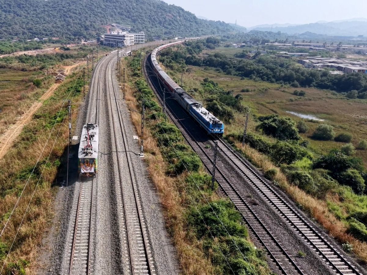 DFCCIL completes trial run of electric locomotives on Vaitarna–New ...