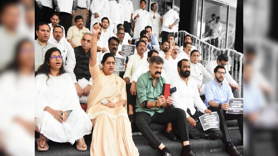 Congress Leader Pradnya Satav to join BJP | काँग्रेसला सर्वात मोठा ...