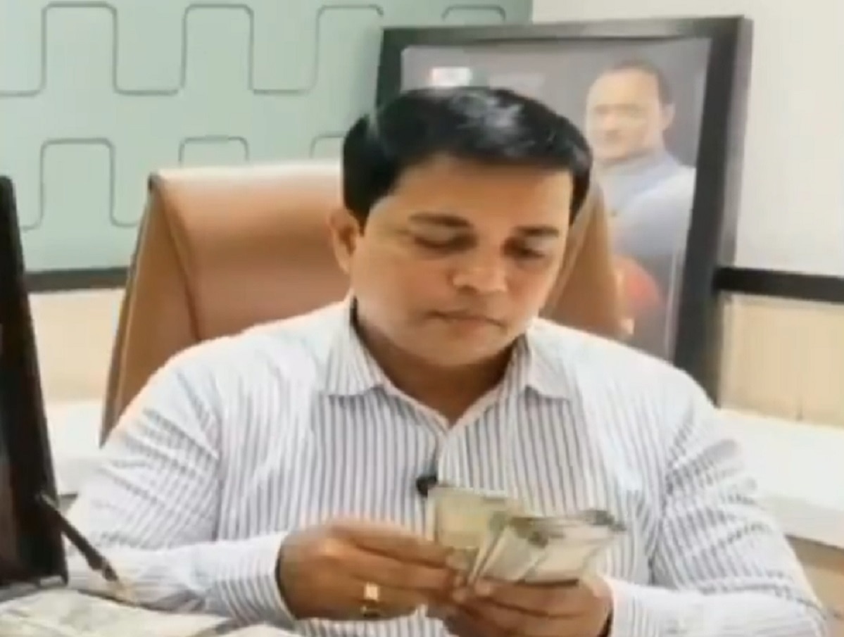 Ajit Pawar NCP Leader Jay Patil video of counting cash with full of bag Yugendra Pawar ...