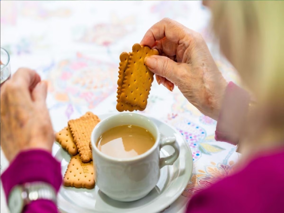tea biscuit combination is harmful to the body Know affect Marathi News ...