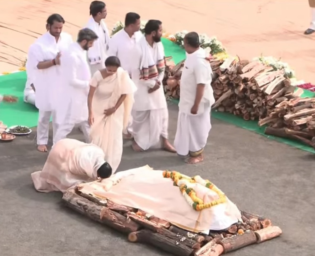 Ajit Pawar Funeral Last Rites Heart Breaking Emotional Photos Pawar ...