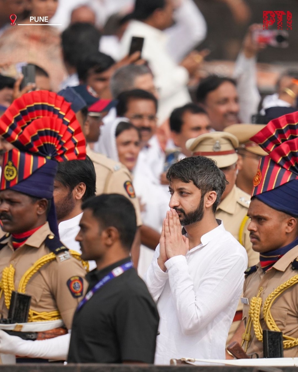 Ajit Pawar Funeral Photos: 'दादा गेला' अन् बहिणच झाली आधारवड...; मन ...