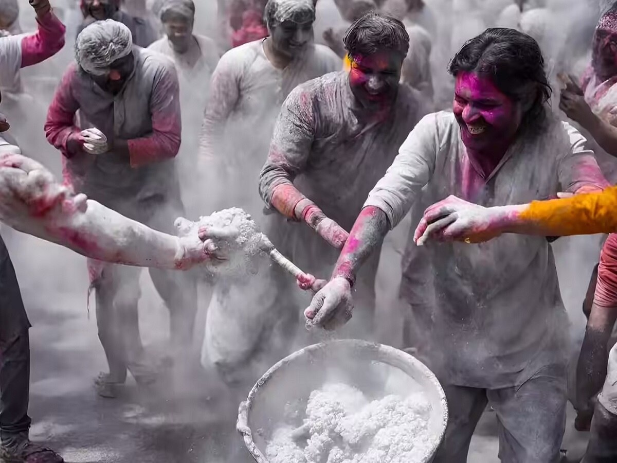 Ash on Holi in South India Ramalingeshwara Kamanna Temple | 'ना गुलाल ...