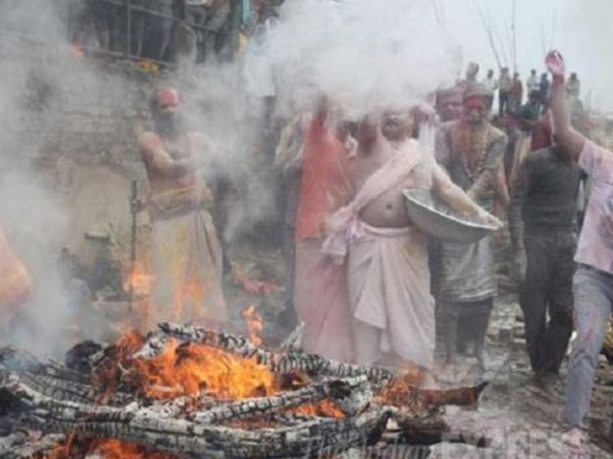 Ash on Holi in South India Ramalingeshwara Kamanna Temple | 'ना गुलाल ...