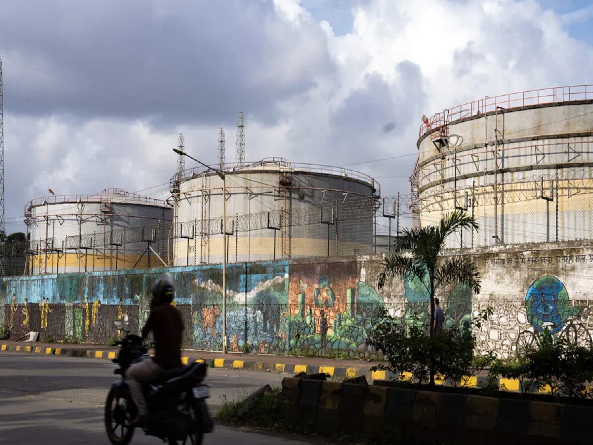 Indias largest oil field is Mumbai High in the Arabian Sea |भारतातील ...