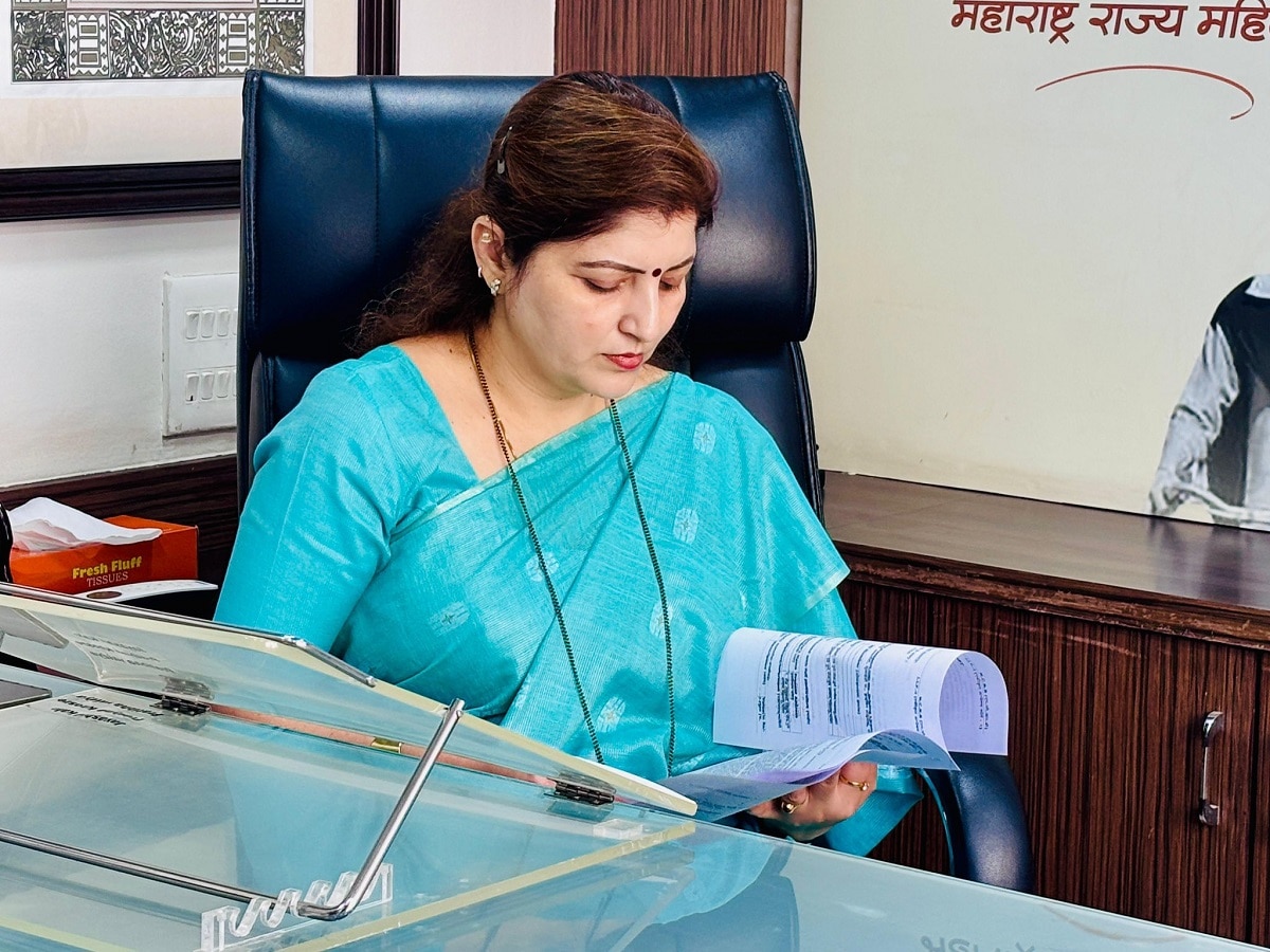 NCP Leader Rupali Chakankar resigned from State President over Ashok ...