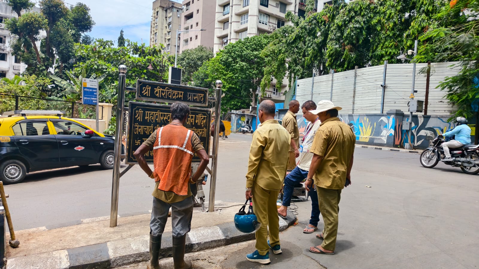 Big Action On Gujarati Signboards in Malabar Hill after MNS Complaint ...